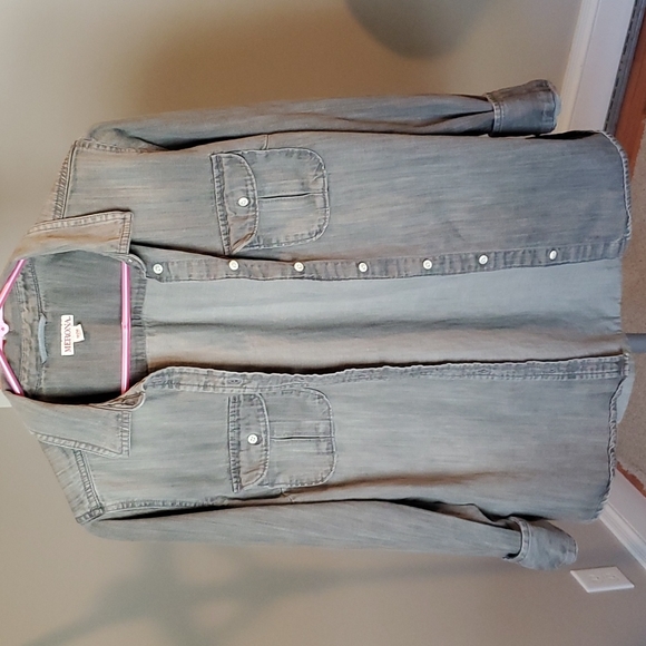 Merona | Tops | Merona Denim Buttonup M | Poshmark